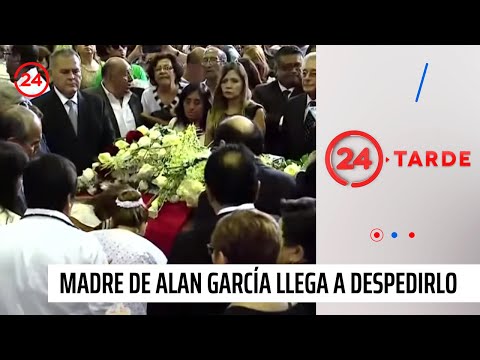 Mother of former president Alan García arrives to bid him farewell at APRA headquarters | 24 Hora...