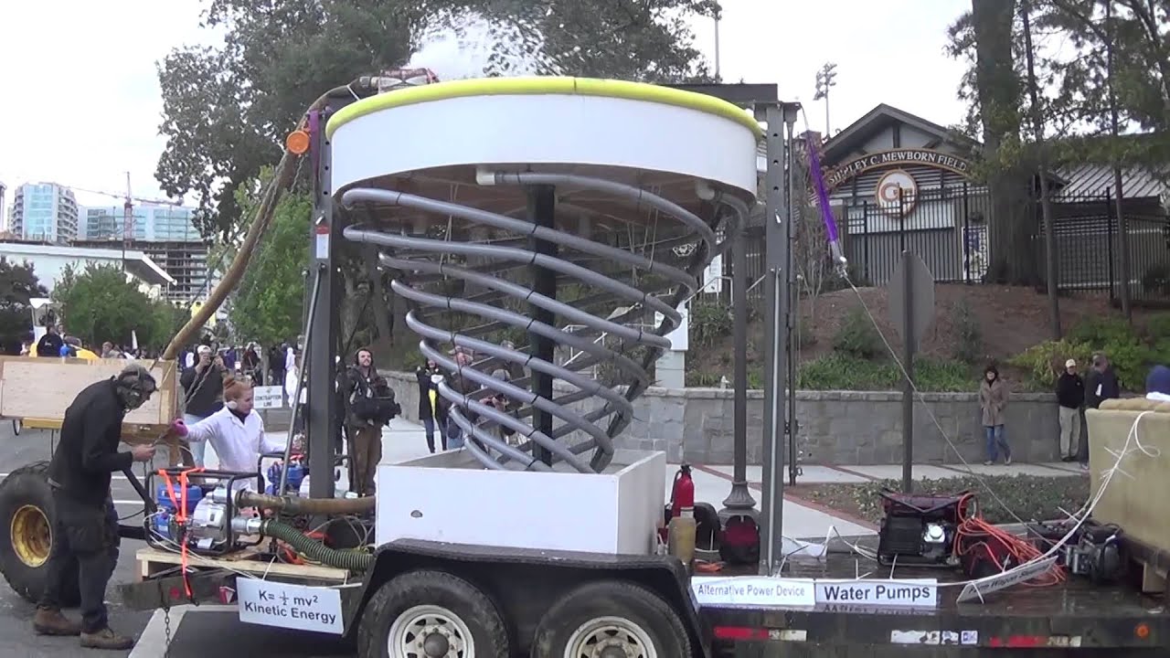 Wills Float in the GA Tech homecoming Parade 2014 - YouTube