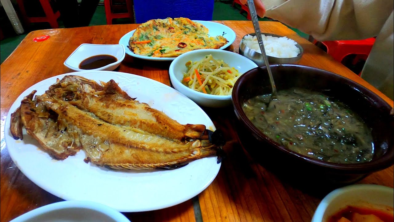 제주시민속오일장에서 몸국과 옥돔구이 - korean food/Seaweed Pork Soup and Grilled Fish in ...