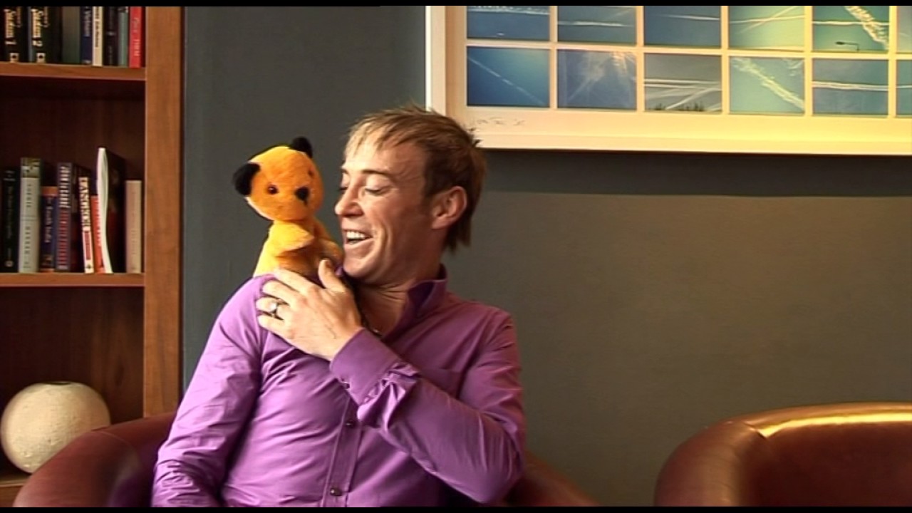 Richard Cadell Interview with Sooty and Sweep - YouTube