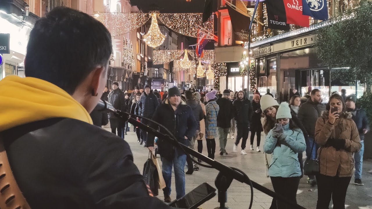 Grafton Street Christmas Busking 🎄 - YouTube