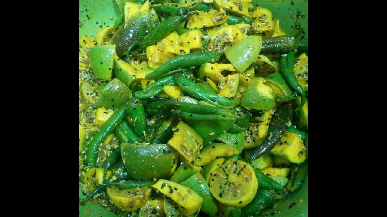 Aam, mirch and limo ka achaar very quick and easy / Pakistani achaar ...