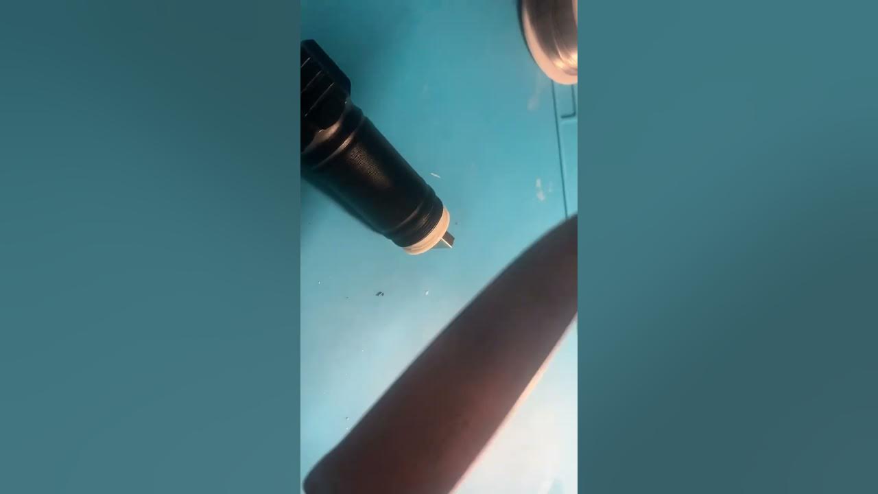 Как разобрать железный фонарик police YYC-515-T6 - YouTube