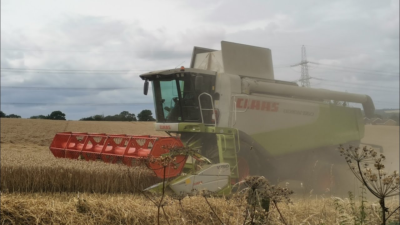 Claas Lexion 560 Combine - YouTube