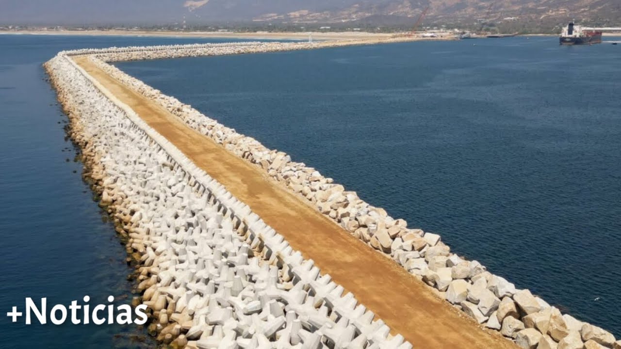 López Obrador inaugura rompeolas más grande de Latinoamérica - YouTube