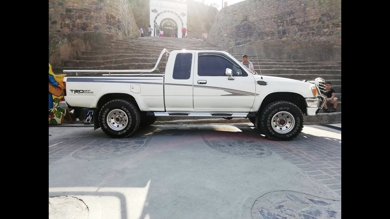 TOYOTA 22R BLANCO CABINA Y MEDIA AÑO 94 - YouTube