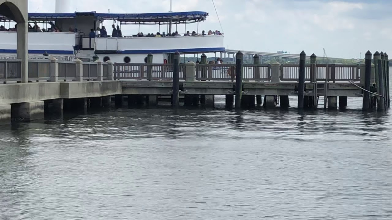 Spirit of Charleston departing Liberty Square - YouTube