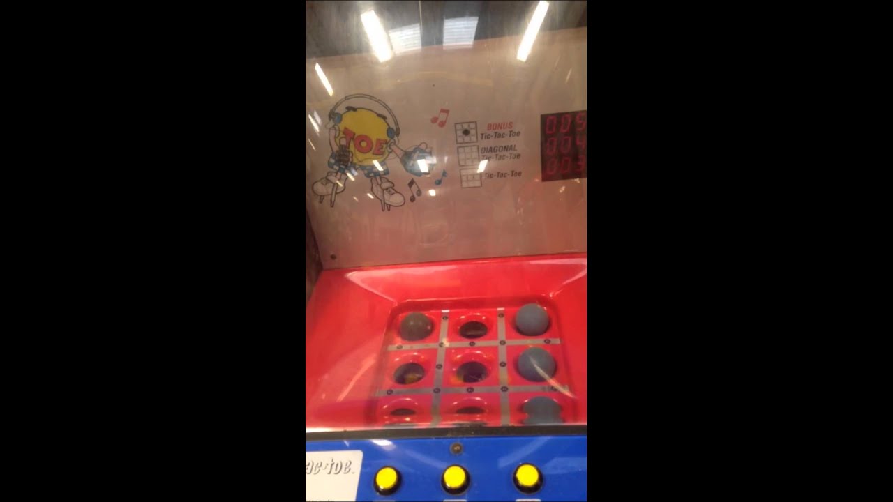 Hop tic tac toe machine - YouTube