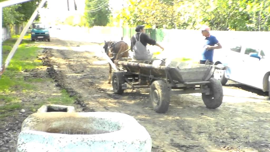 Primaria Baba-Ana astupa Fantana publica din colaci piatra fasonata cu ...