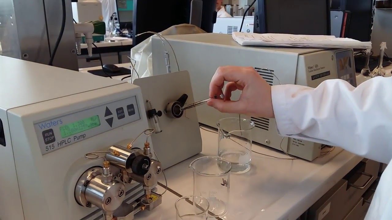 Injecteren met behulp van een HPLC-injectiekraan - YouTube