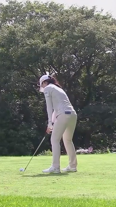 KLPGA 2024 인기상 황유민 프로의 아이언 티샷 - YouTube