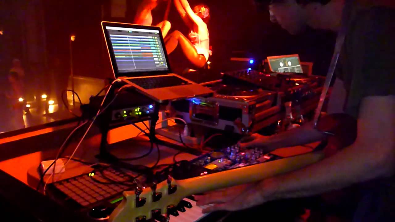 A.Blyss.Abyss drops beats AND riffs live and direct from Revolution ...