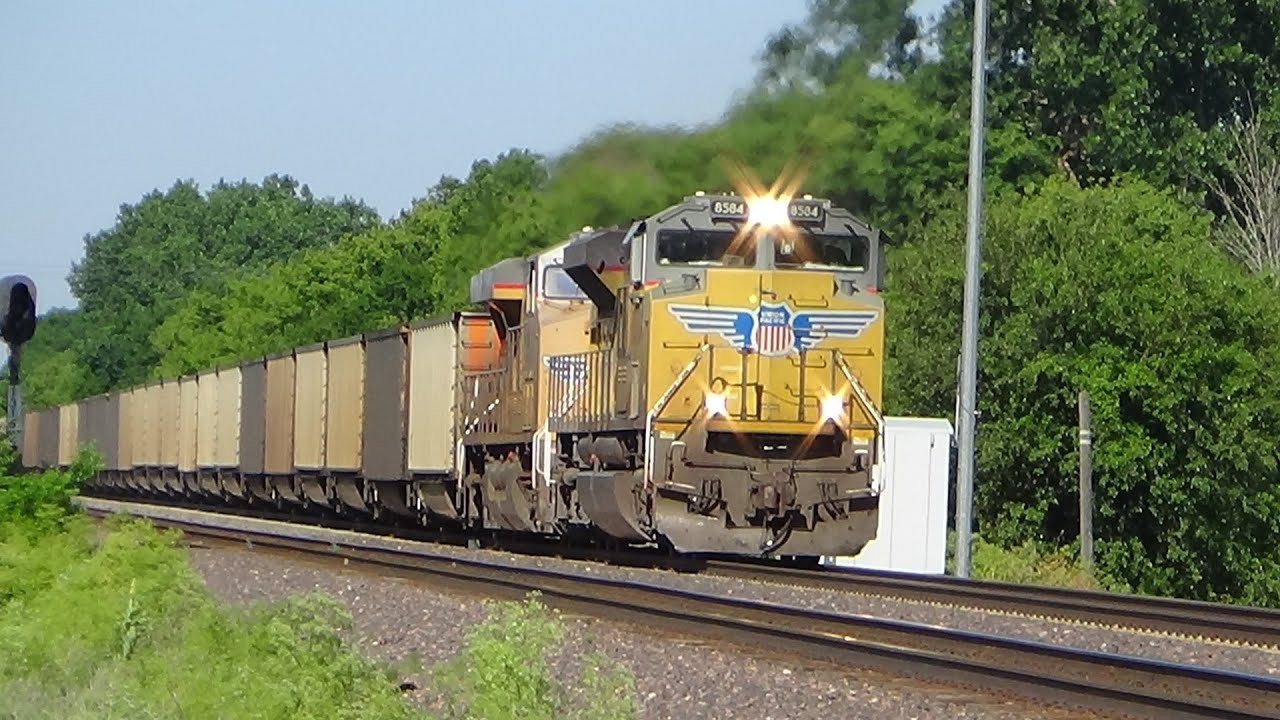 UP Clinton area five trains three locations June 30, 2022 - YouTube