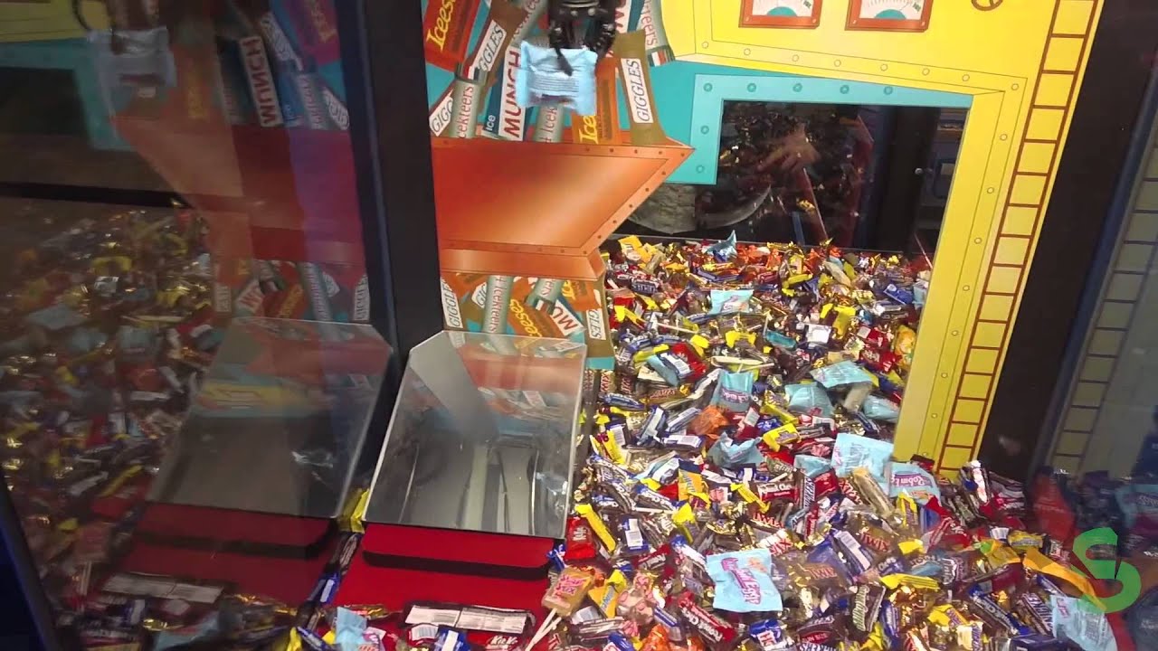Winning ALL The Candy From Chocolate Factory Claw! - YouTube