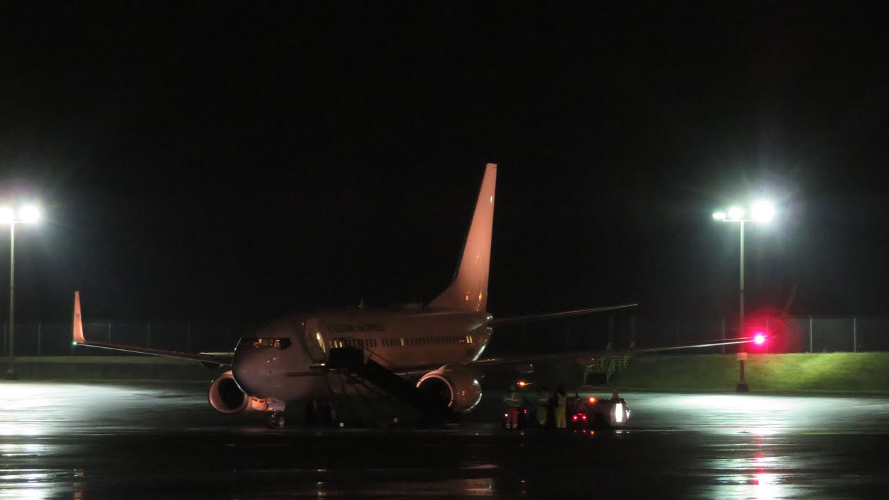 UofL Eastern Air Express Boeing 737-76N (N668CP) Charter| Roanoke ...