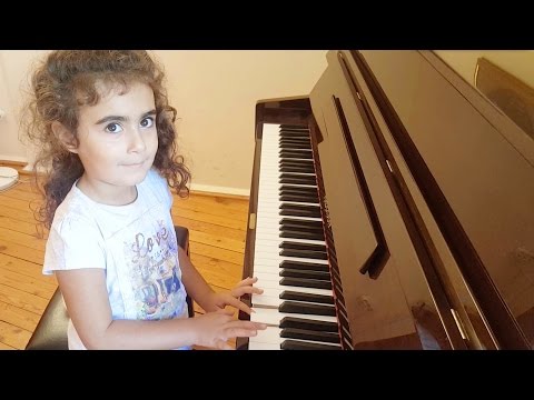Piyano Dersleri | Müzik Aletlerini Çalmayı Denedik | UmiKids