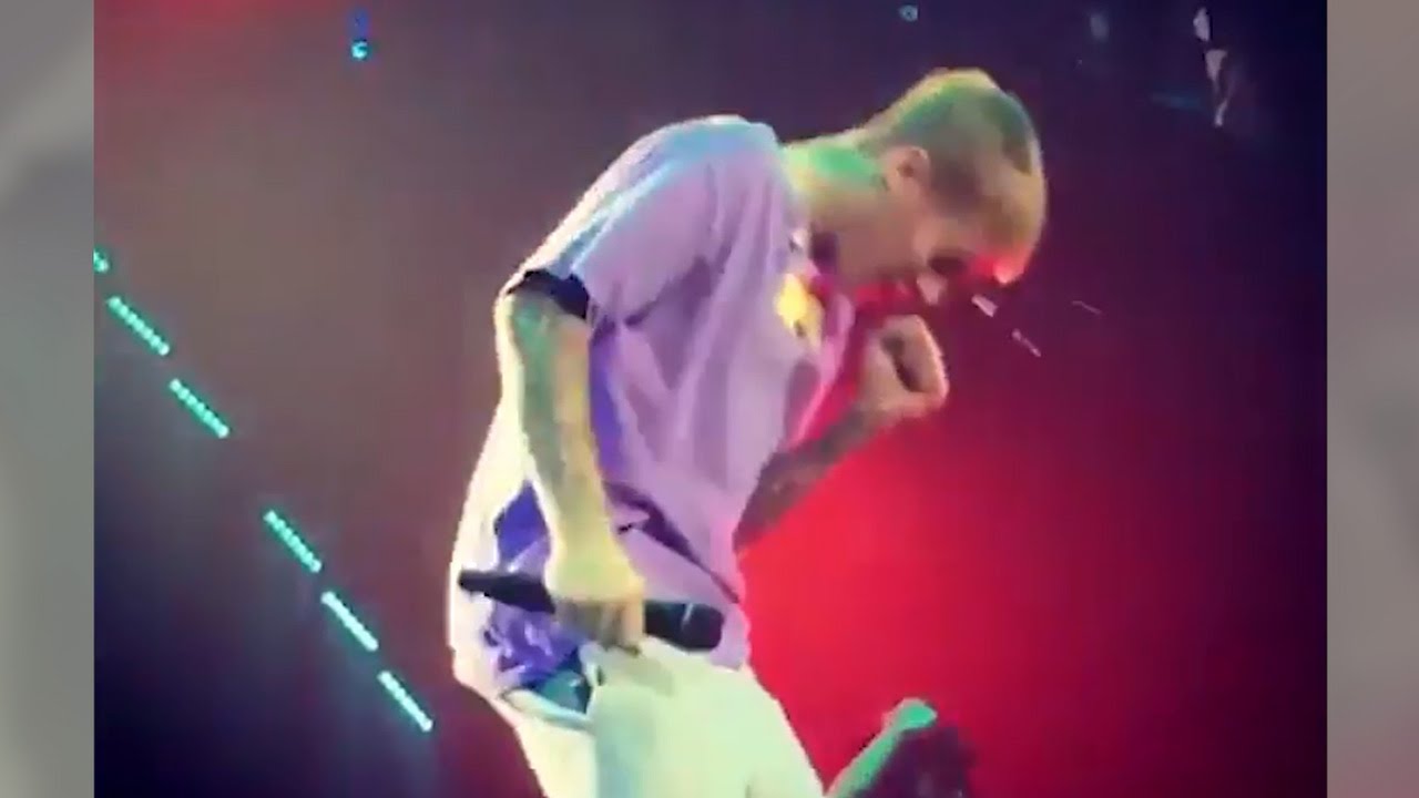 Justin Bieber Launches Boogers at Front Row at Concert - YouTube