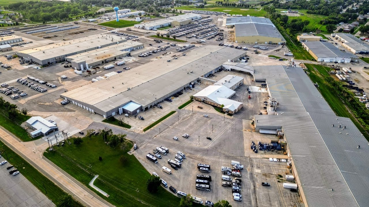 SHOCKING: WINNEBAGOS ARE BUILD LIKE GARBAGE! | Factory Tour - YouTube