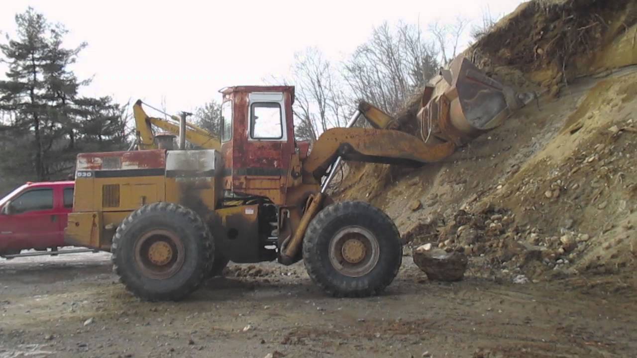 International 530 Wheel Loader Digging Bank Gravel - YouTube