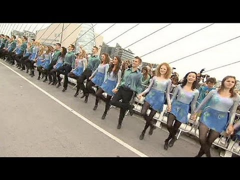 Ireland: Riverdancers break world line-dancing record - YouTube