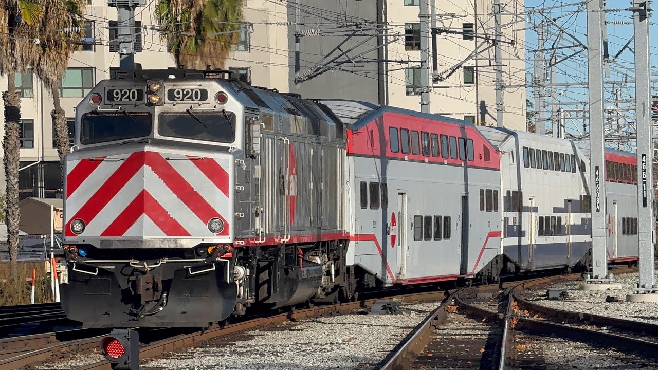F40PH-3C #920 w/ Bombardier Cab Car #120 [Canadian E-Bell] - YouTube