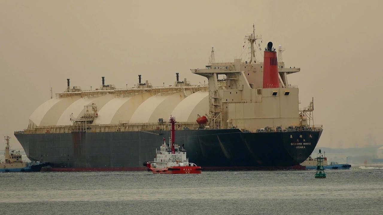 LNG Tanker “SENSHU MARU” Yokkaichi Port - YouTube