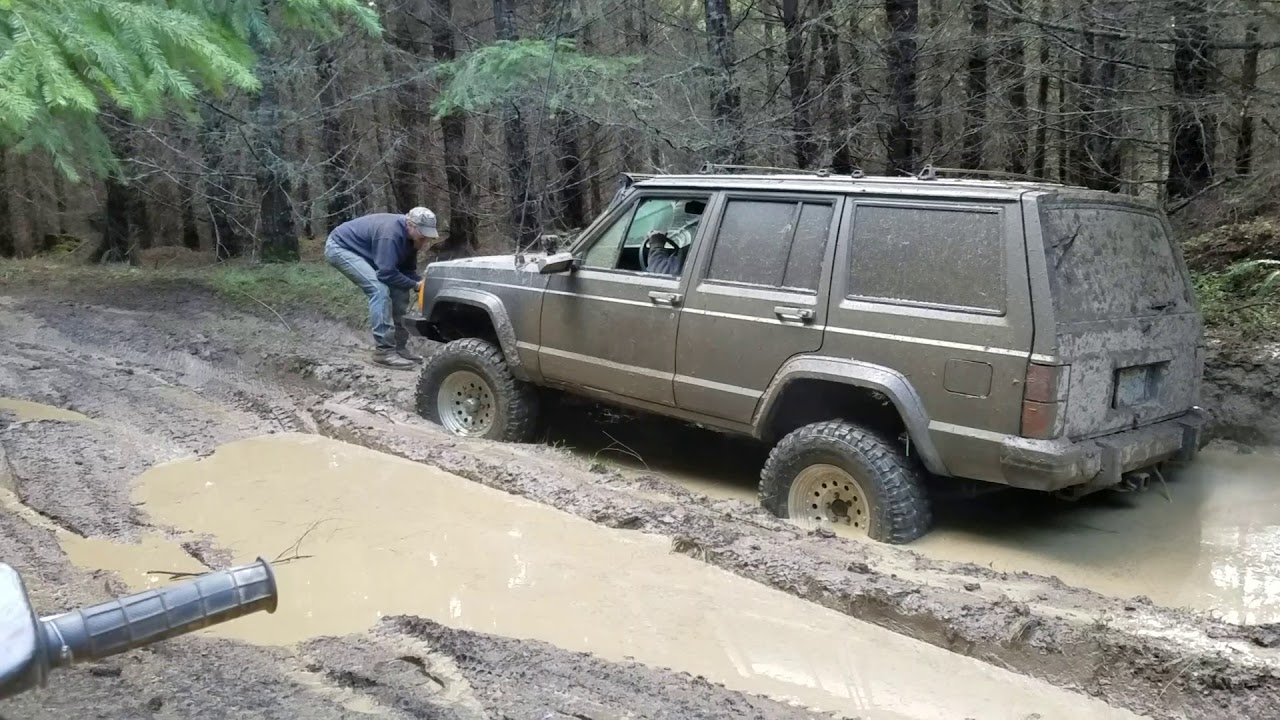 Jeep Cherokee playing in the mud up Kent Creek - YouTube