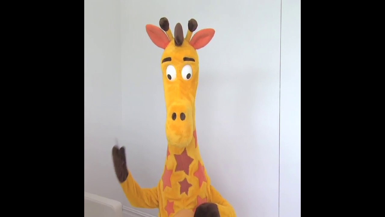 Geoffrey the Giraffe calls Chris Heatherly for his birthday - YouTube