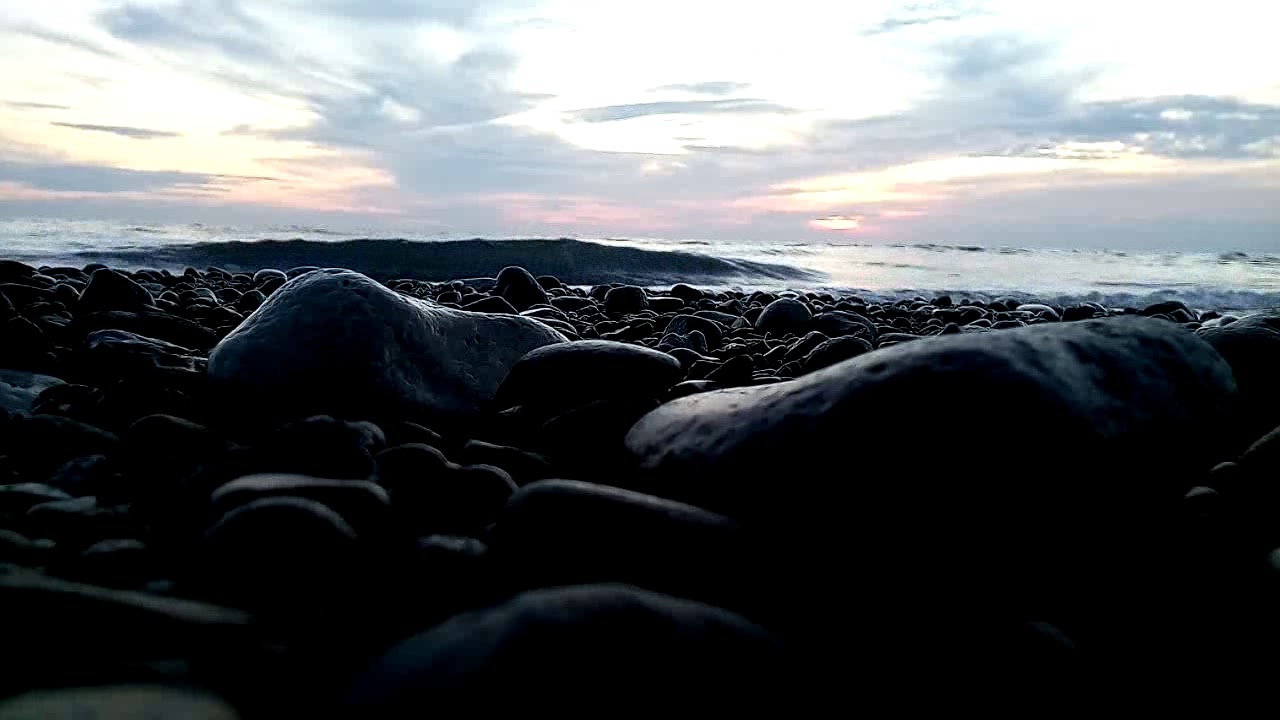 Satisfying sounds of waves - YouTube