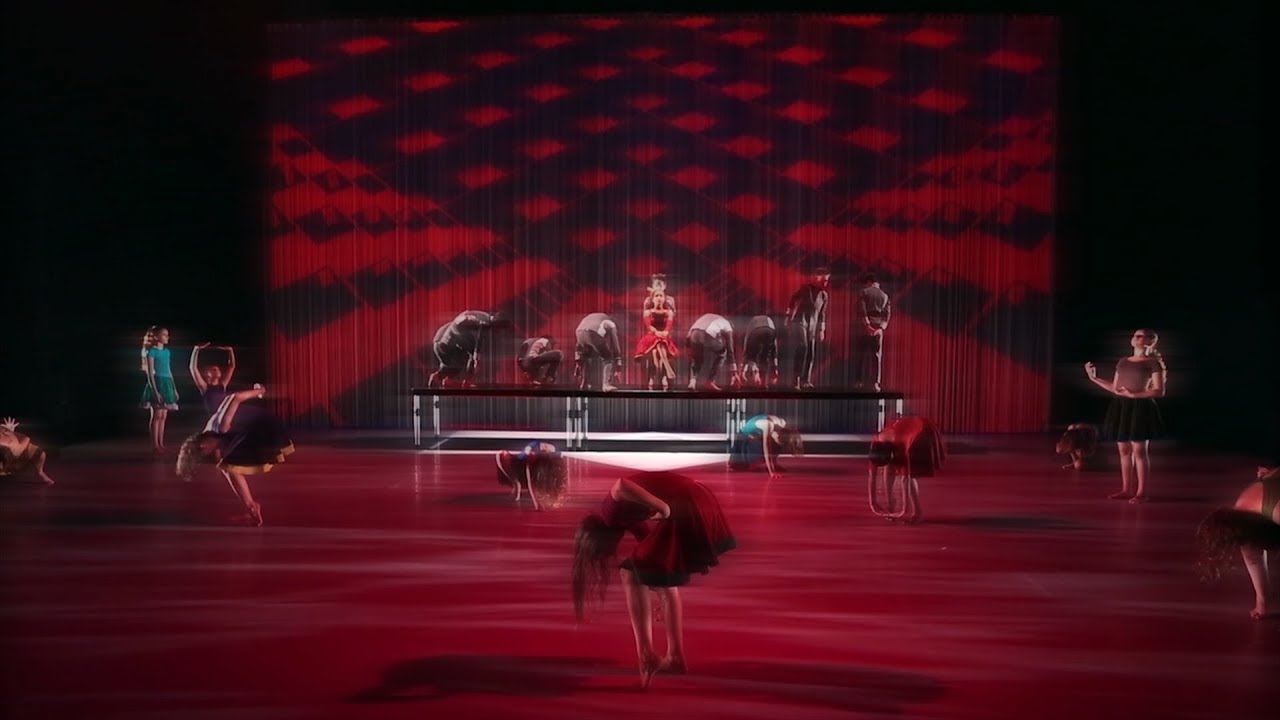 Red Queen Scene (Alice, Groupe Grenade Josette Baiz) - YouTube