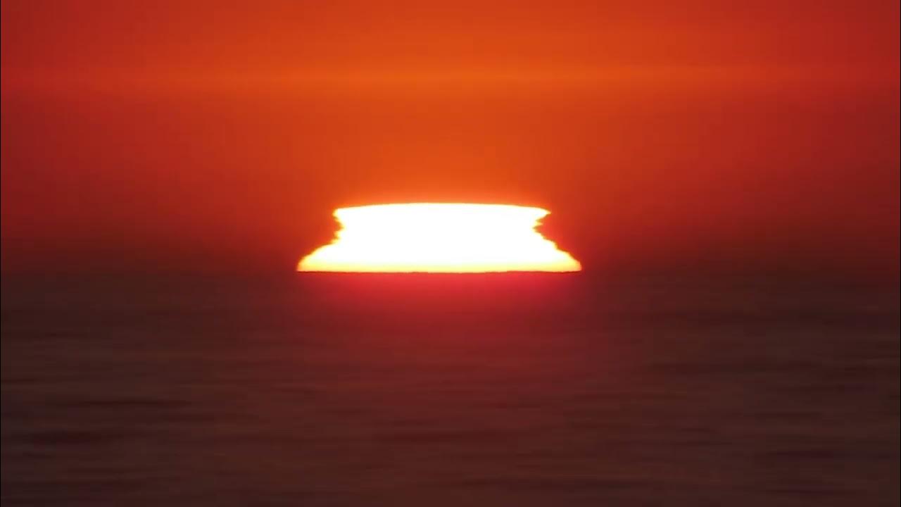 Nice sunset mirage, green flashes - YouTube