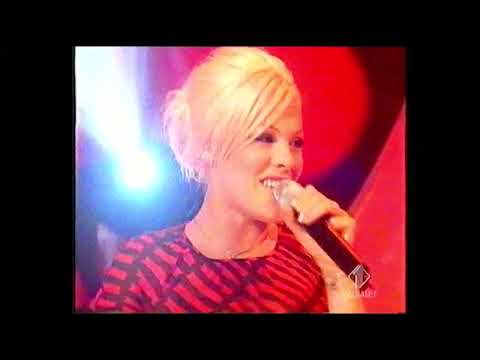 Pink - Stupid Girls (Top Of The Pops 2006)