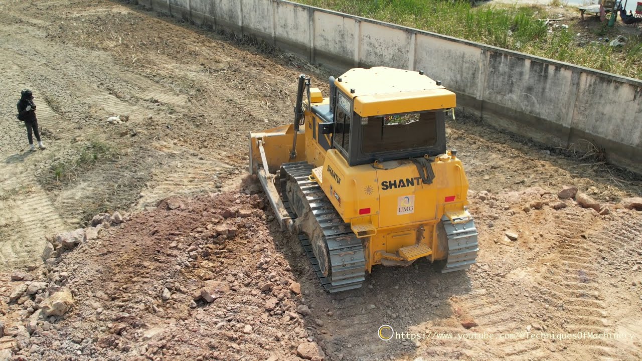 HEAVY SHANTUI DH17-B2 XL Bulldozer Pushing Soil New Clearing Lands ...