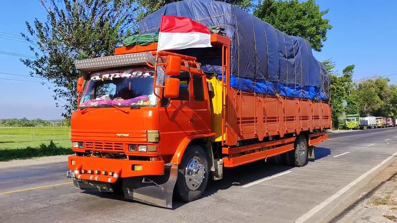 Truk Tronton Full Modif Mengibarkan Bendera Merah Putih, Truk Tronton ...