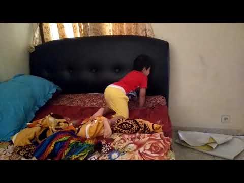 Kamar kapal pecah sama dua bocah