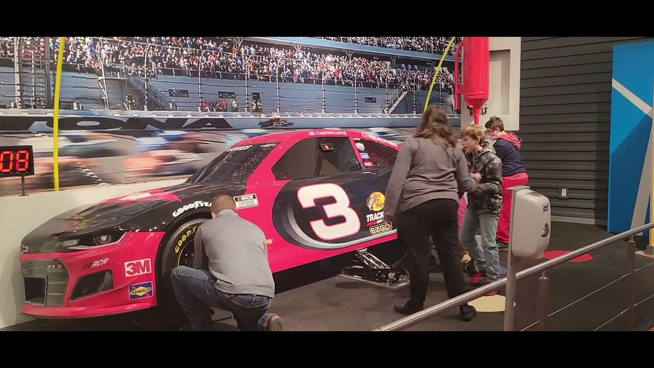Daytona 500 Pit Crew Training - YouTube