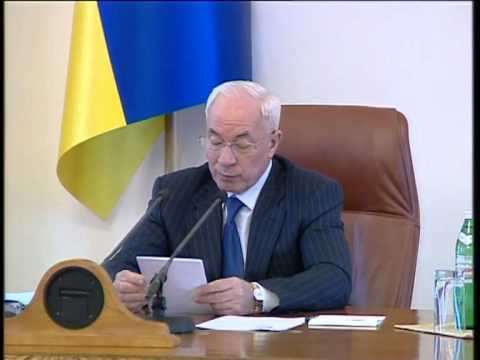Азаров снова заговорил на странном языке