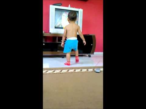 CRIANÇA DANÇANDO FUNK