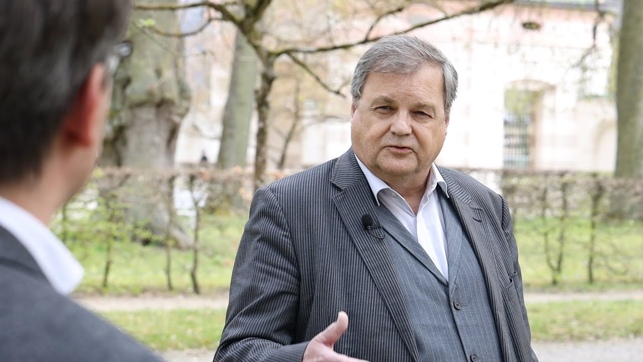 Im Gespräch: Prof. Manfred Gerwing über die Ökumene - YouTube