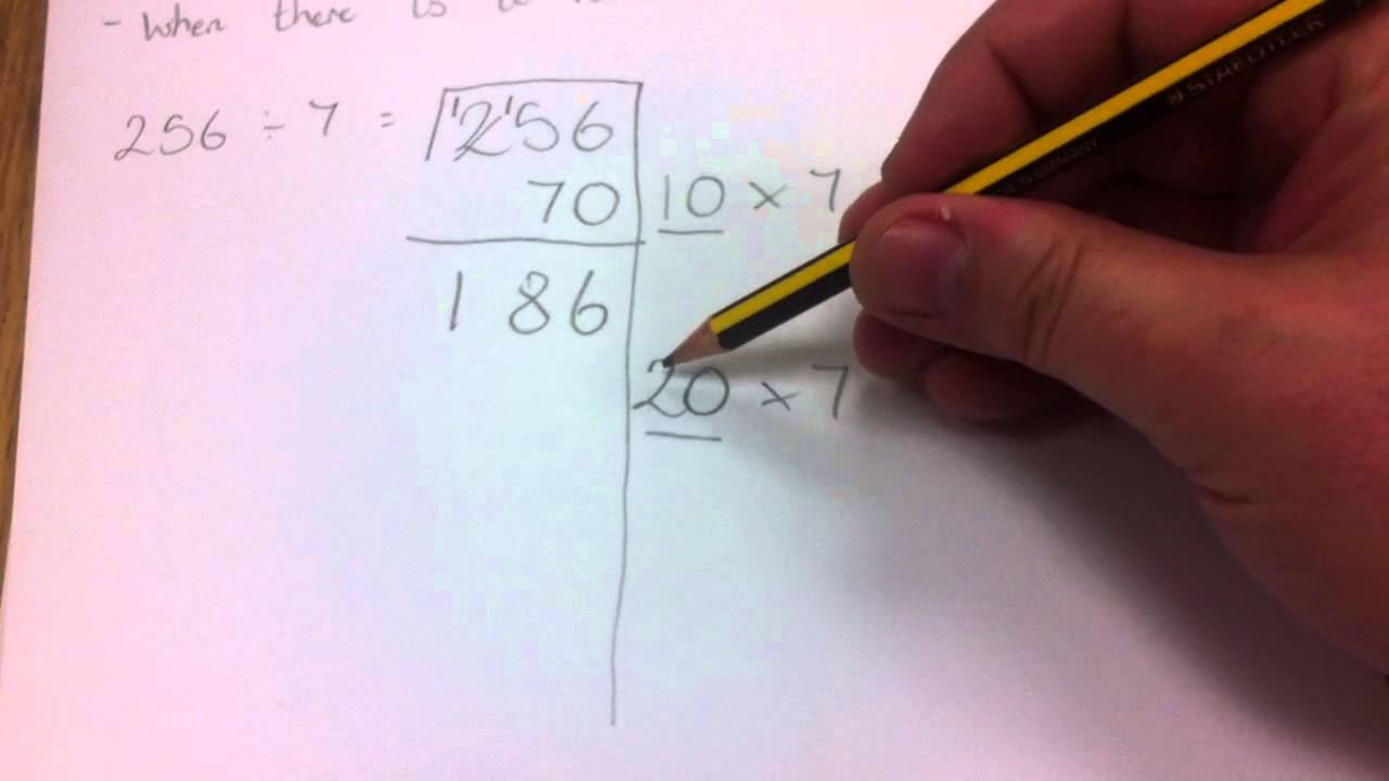 How to divide using chunking with a remainder - YouTube