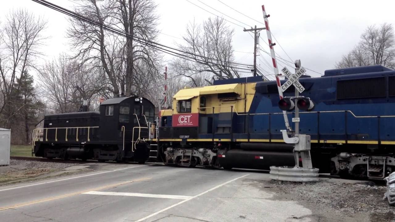 First Train Returns! Crossing Gate Malfunction Returning Switcher ...