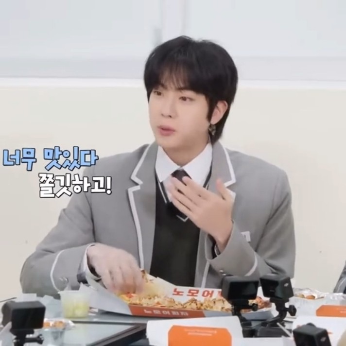 BTS, TXT, ENHYPHEN AND DONGPYO ENJOYING PIZZA #shorts - YouTube