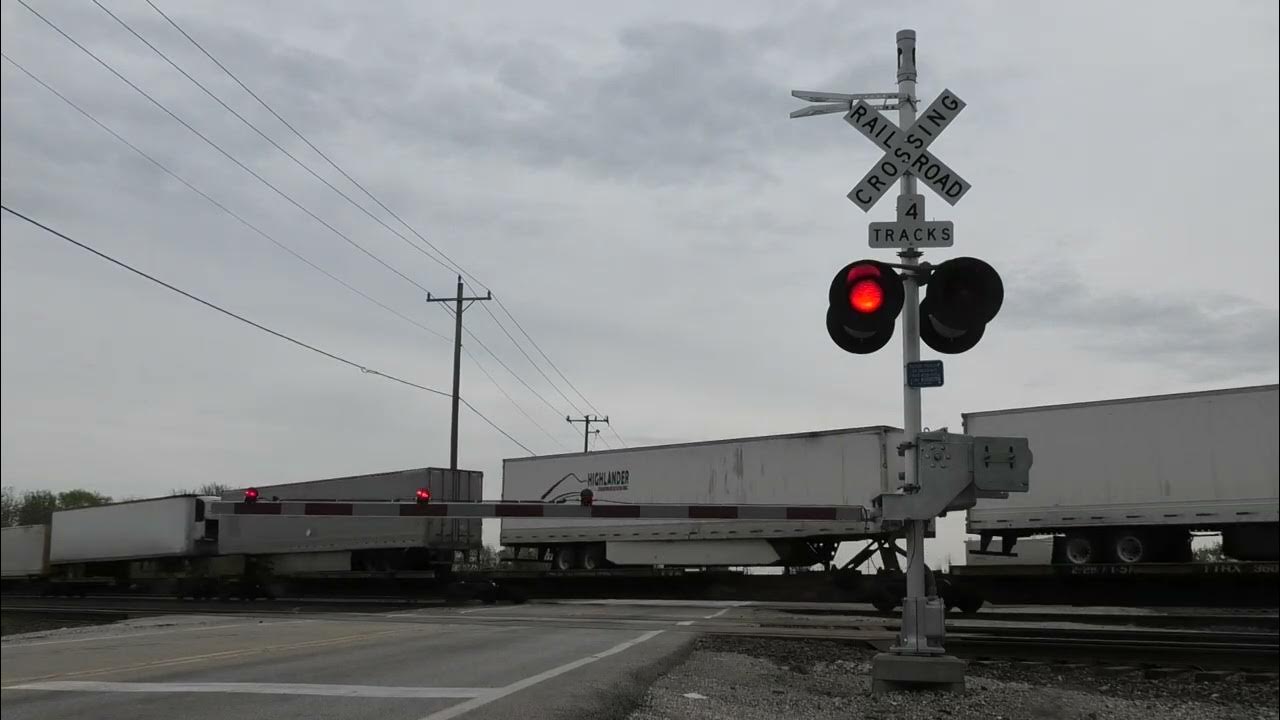 BNSF 7321 West in Elwood, IL 4/26/24 - YouTube