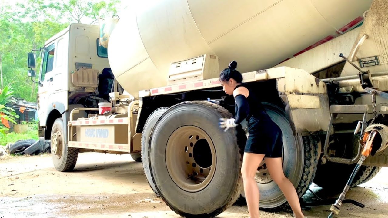 The fastest way to patch truck tires & tubes ! Trang repair girl - YouTube