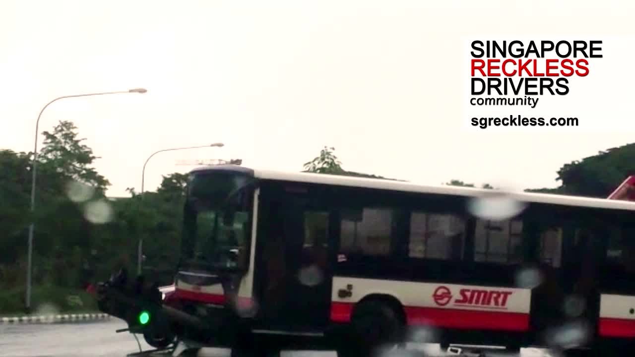 [SRD Community] SMRT Bus Crash Traffic Accident - YouTube