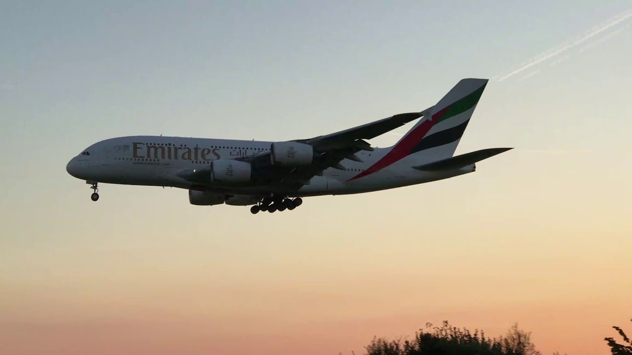 EMIRATES A380 SUNSET LANDING AT ZÜRICH short video 4K - YouTube
