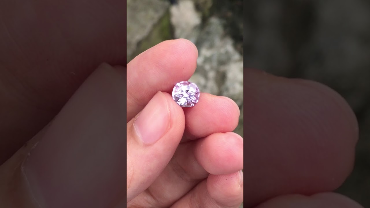 Natural spinel 1.8cts - YouTube