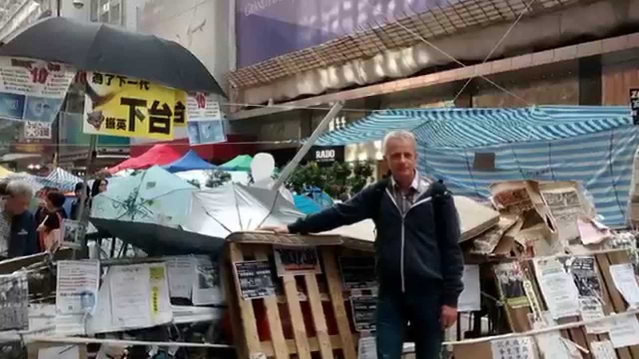 Yellow Umbrella, het stille protest van Hongkong - YouTube
