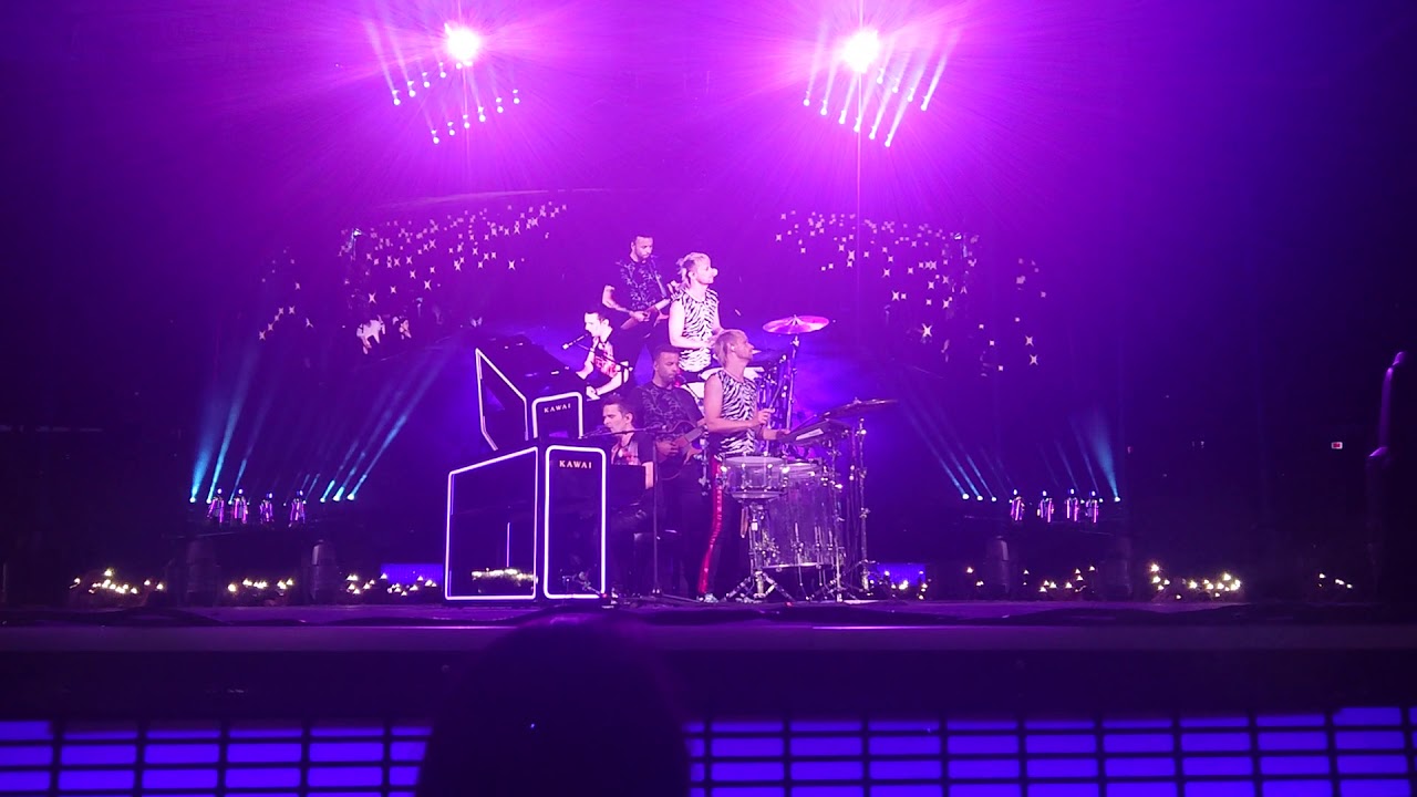 Muse Dig Down Live from Bordeaux - YouTube