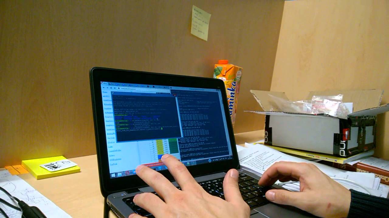 Raspberry Pi: pierwszy program w Python (na wesoło) - YouTube